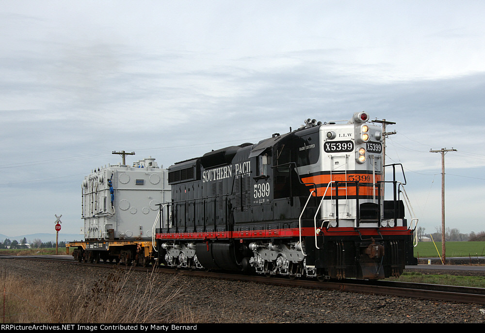 LLW 5399 With Special Transformer Move on the Albany & Eastern RR Co.